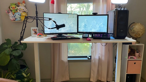 Autonomous desk set memory store