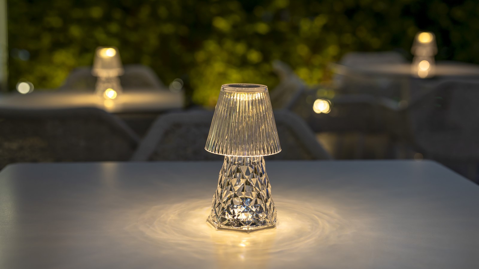 Lola Lux 20: Outdoor Cordless LED Table Lamp with Long Lasting Battery