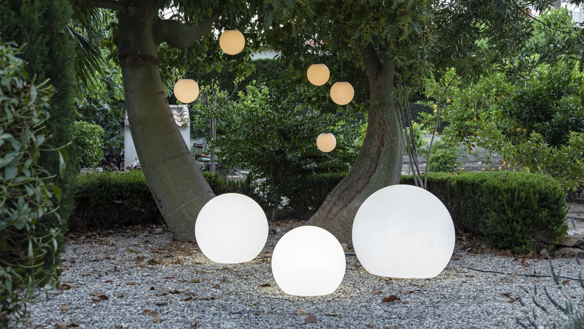 Outdoor Cordless LED Buly 40 Color Changing Globe Light