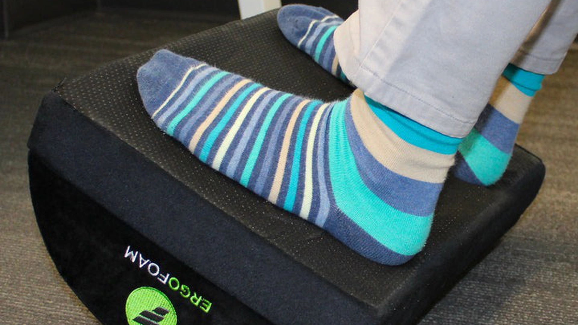 ErgoFoam Adjustable Foot Rest (Mesh) - Orthopedic Teardrop Design