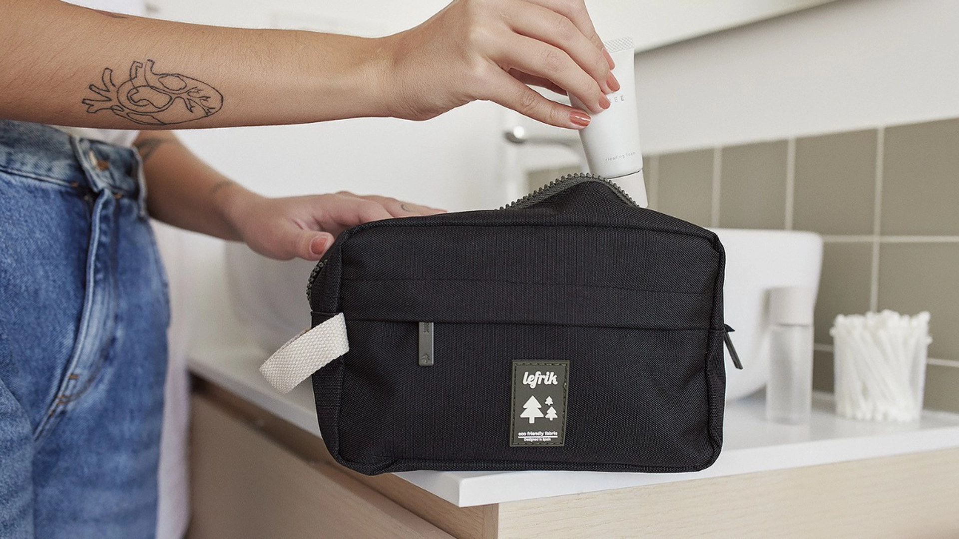 lithe toiletry bag
